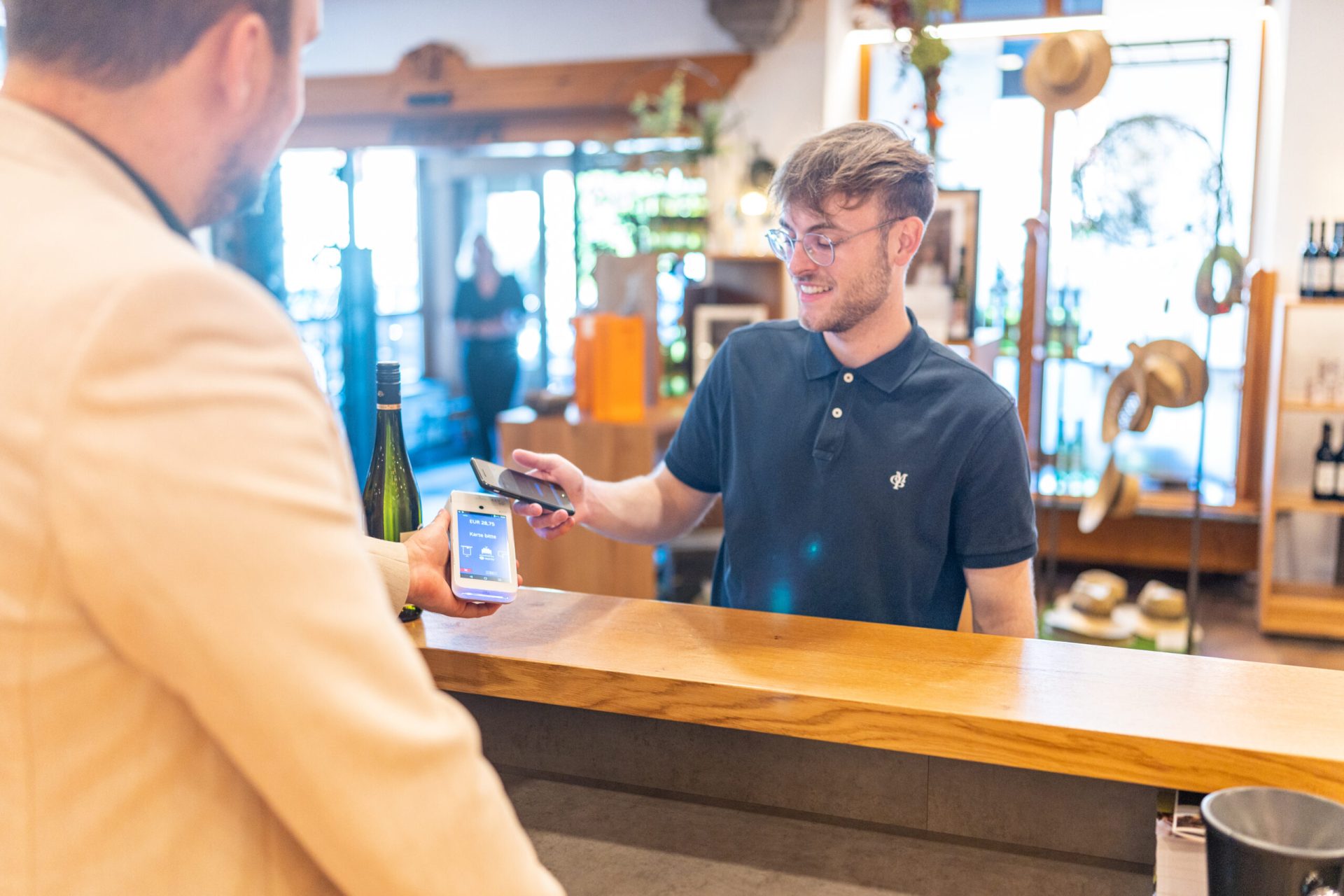 Kontakt - First Cash Solution